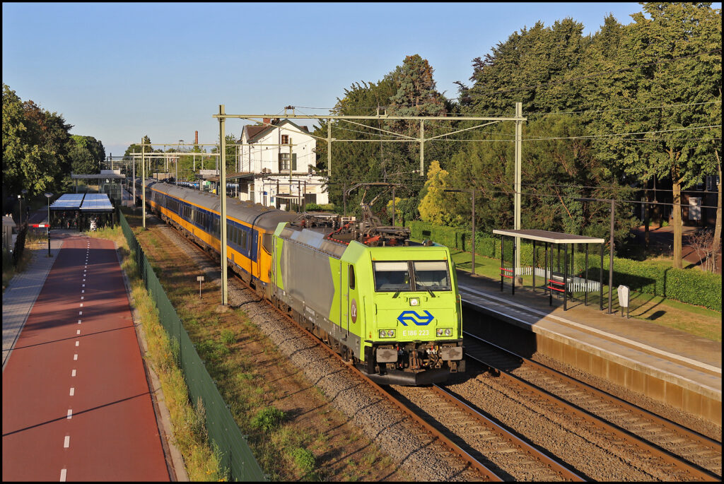 Alpha Trains 186 223 naar Medway - Railhobby